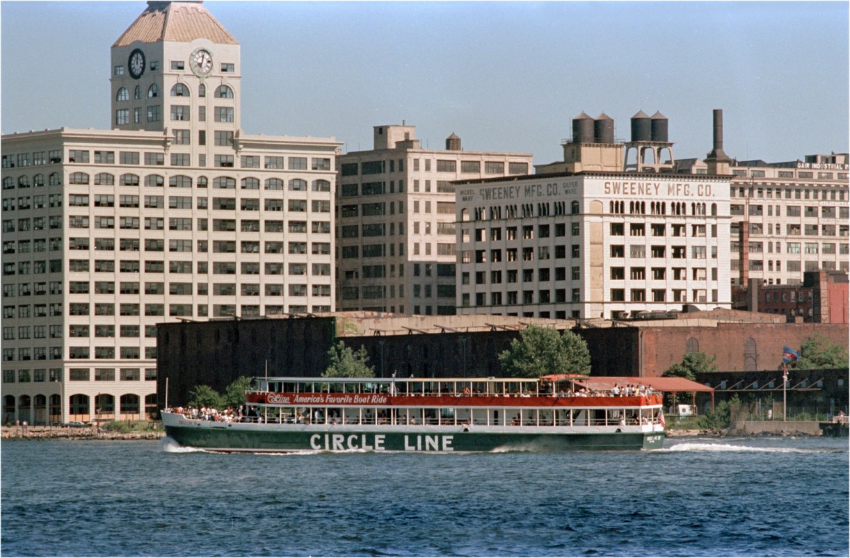 The Circle Line 1985 – Black and White Street Photographs of New York ...